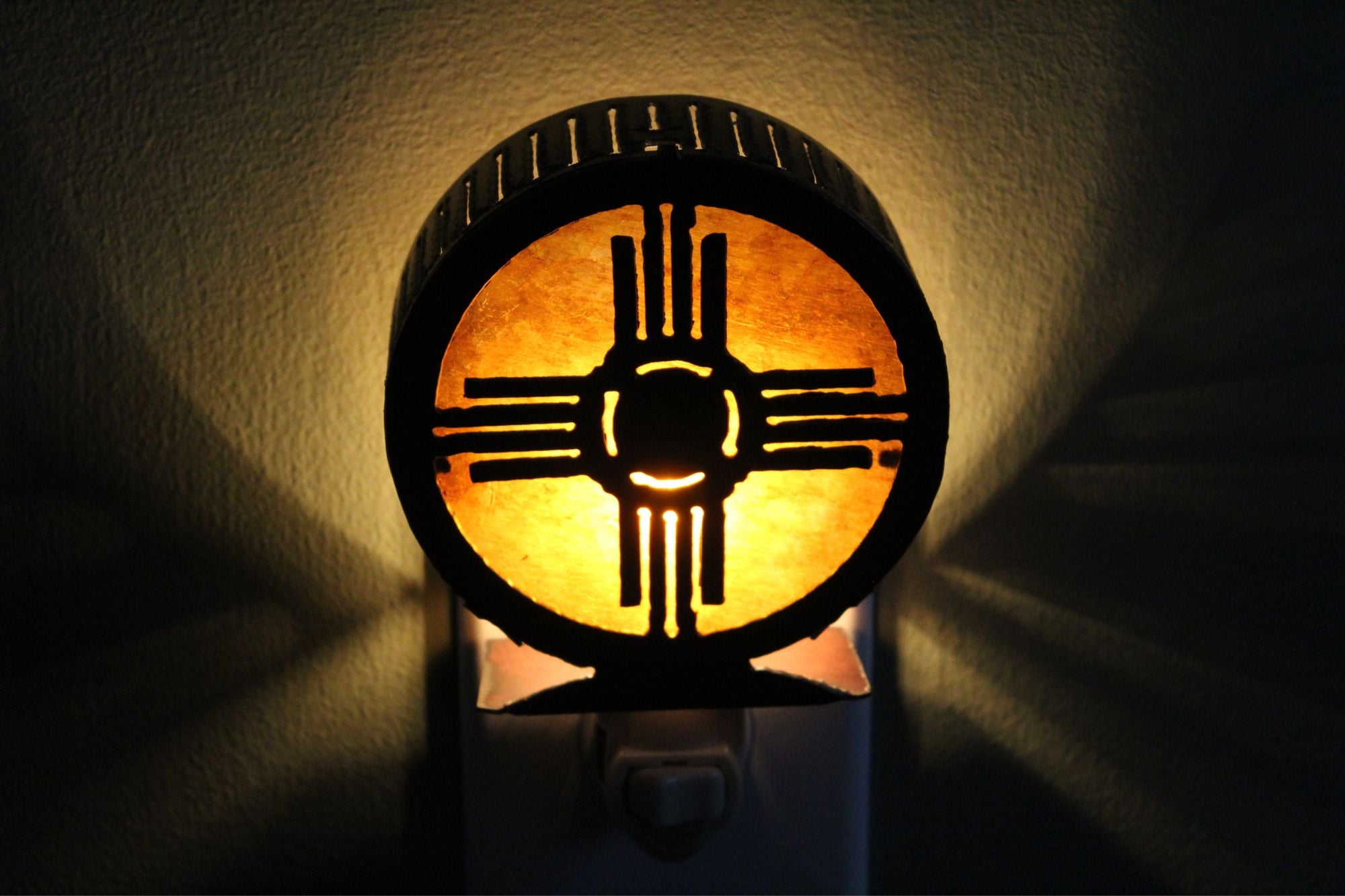 Round Zia Design Metal Nightlight – Inspired by the Outdoors