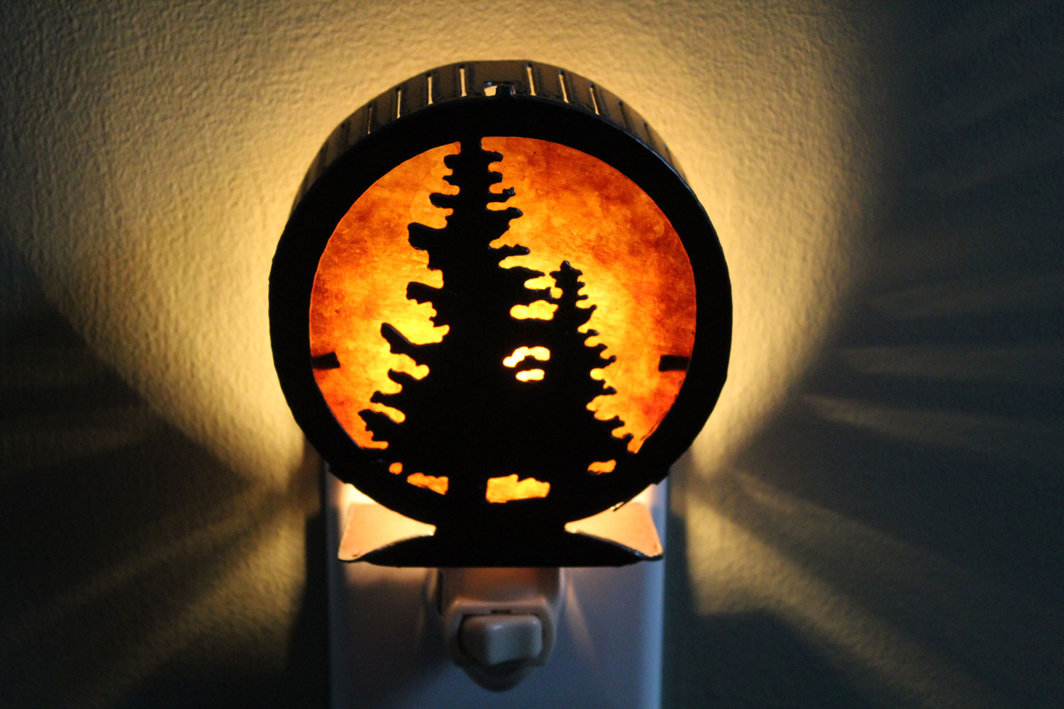 Round Double Pine Tree Metal Nightlight – Inspired by the Outdoors